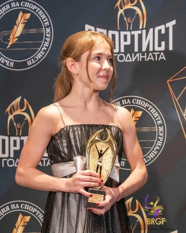 Малката голяма шампионка гимнастичката Стилияна Николова от дете